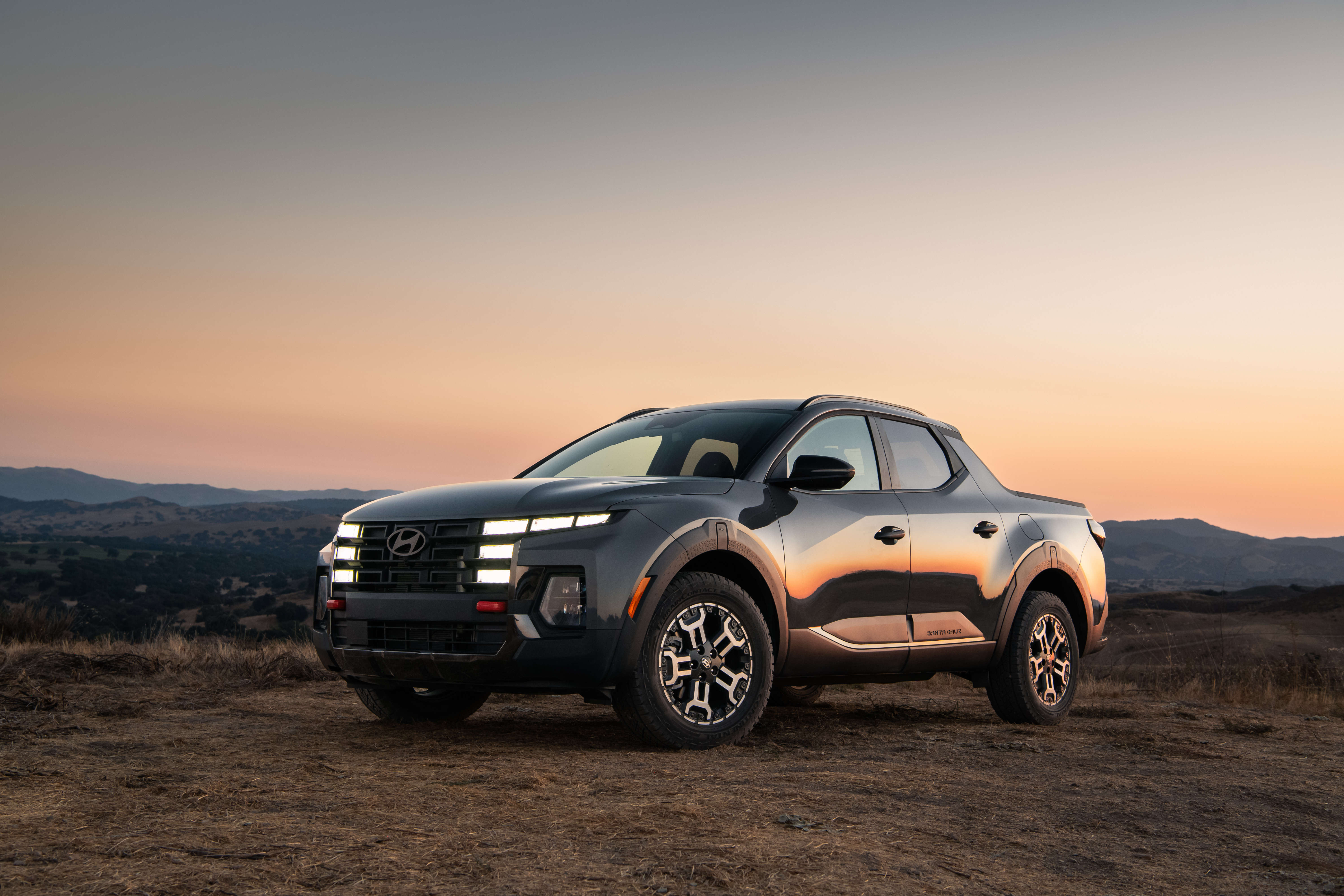 2025 Hyundai Santa Cruz XRT: A Modern Mini-Truck with Versatility and ...